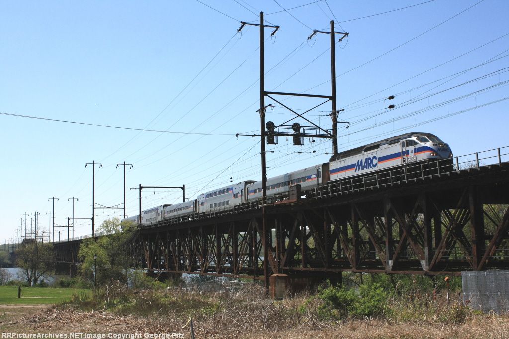 MARC train 520(25) on the Susquehanna